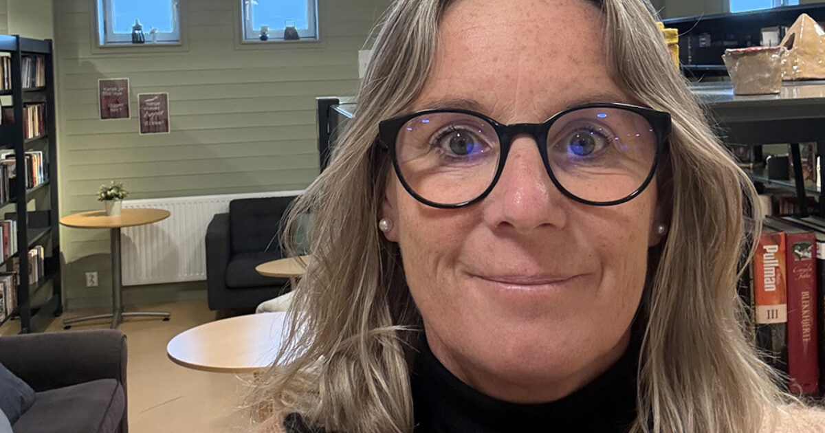 Leselyst i praksis – slik fekk norsklærar Kine elevane hekta på bøker - Nynorsksenteret